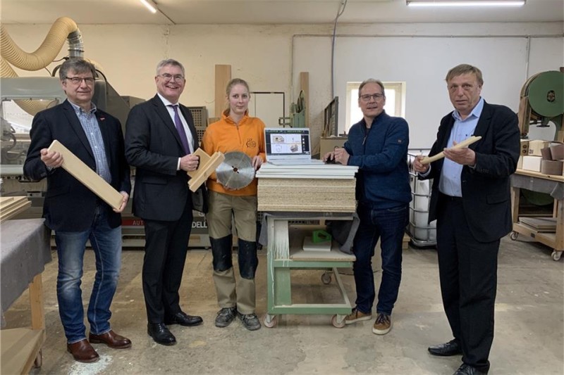 Alexander Frieg erhält Förderpreis 2023 | Tischlerei Peter Frieg